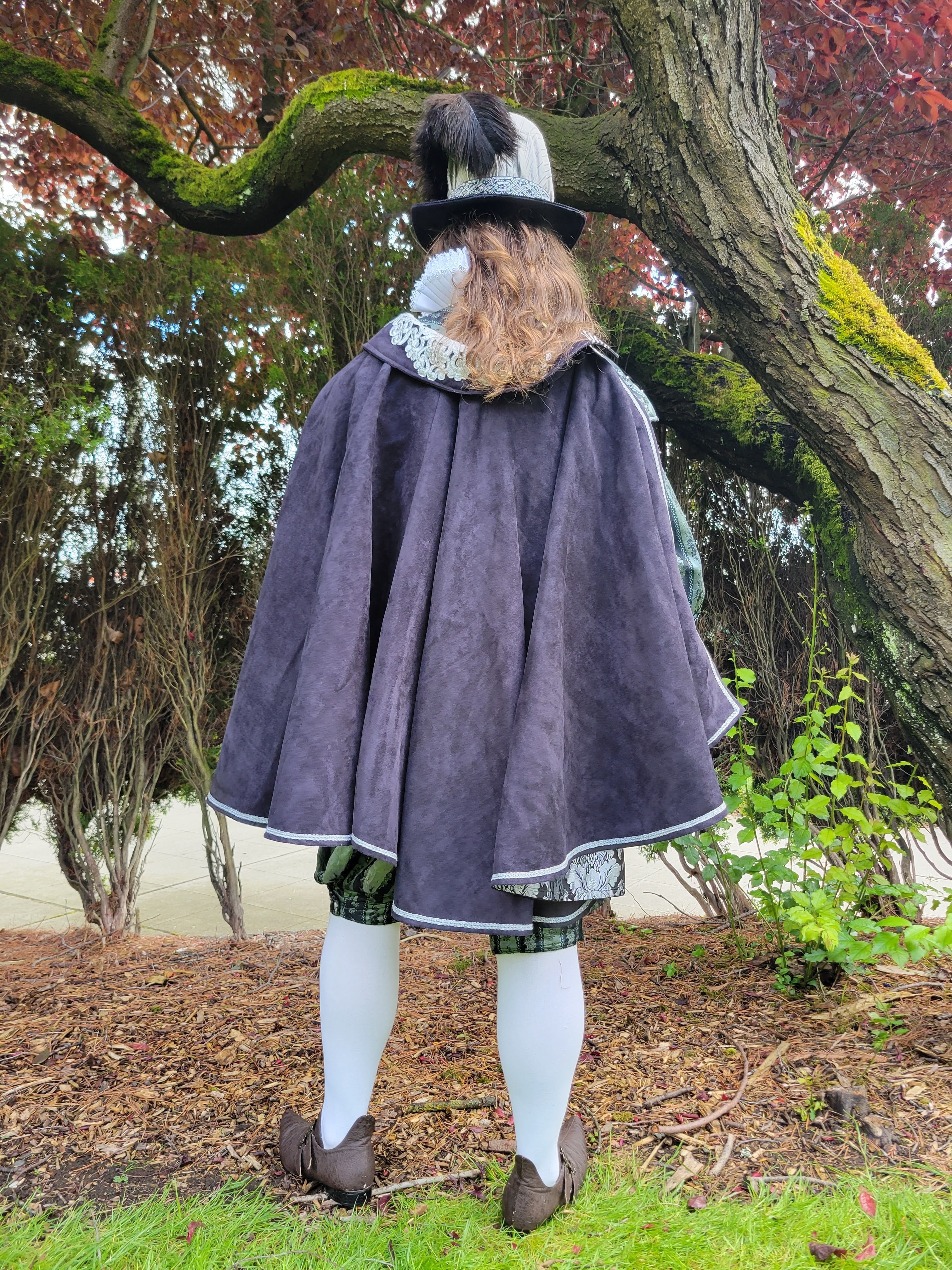 Elizabethan Noble Man 2 pc Cape and Hat Set, Black & Silver – A ...